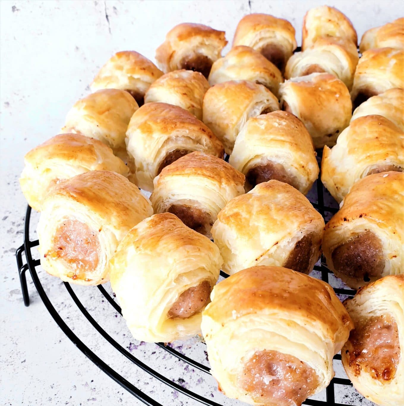 Mini Sausage Rolls with Puff Pastry – Feast Glorious Feast