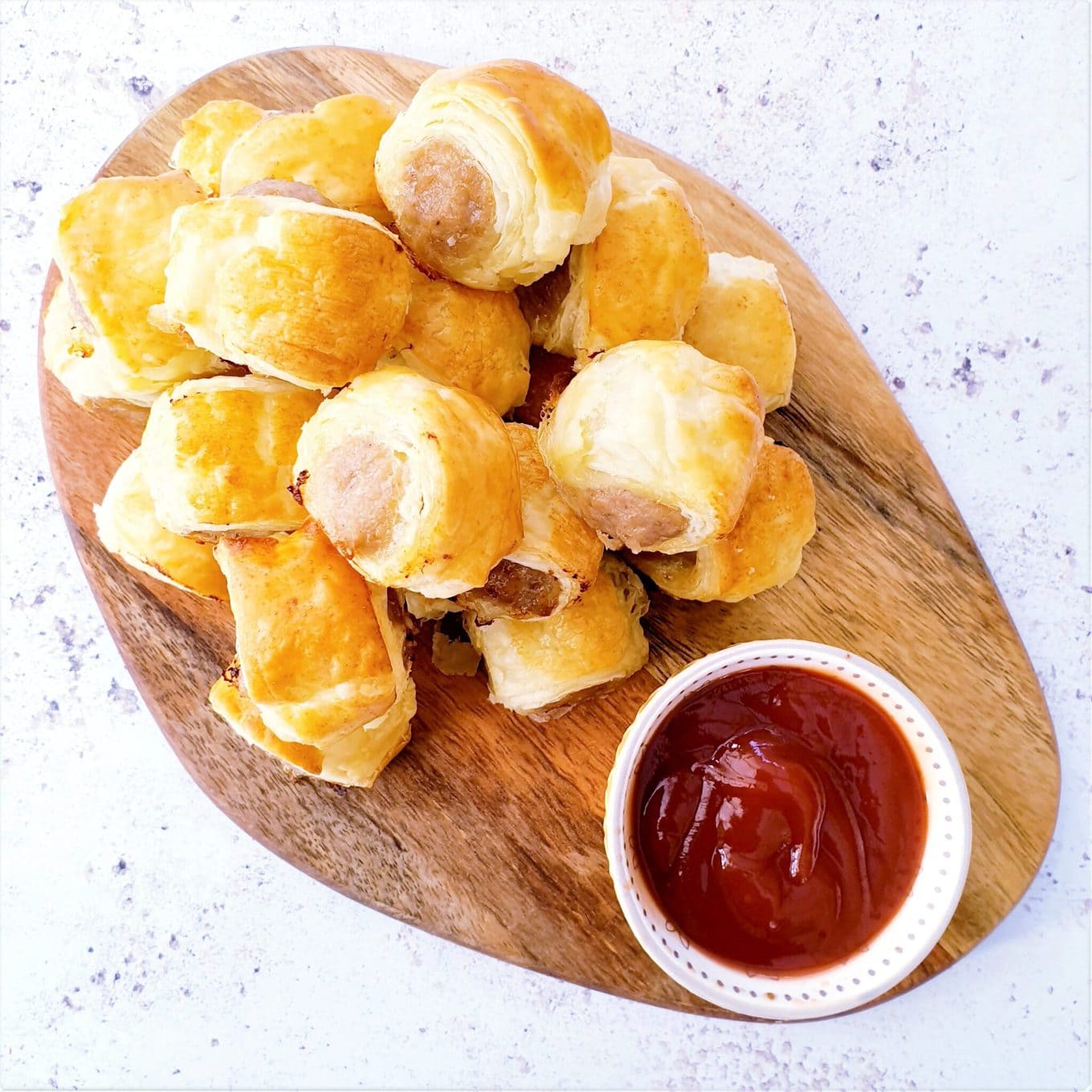 Mini Sausage Rolls with Puff Pastry – Feast Glorious Feast
