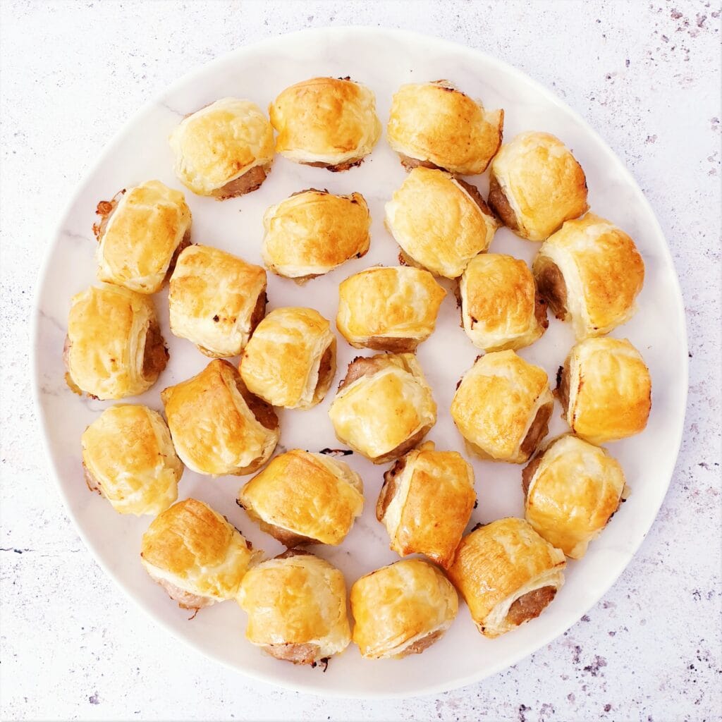 Mini Sausage Rolls with Puff Pastry – Feast Glorious Feast
