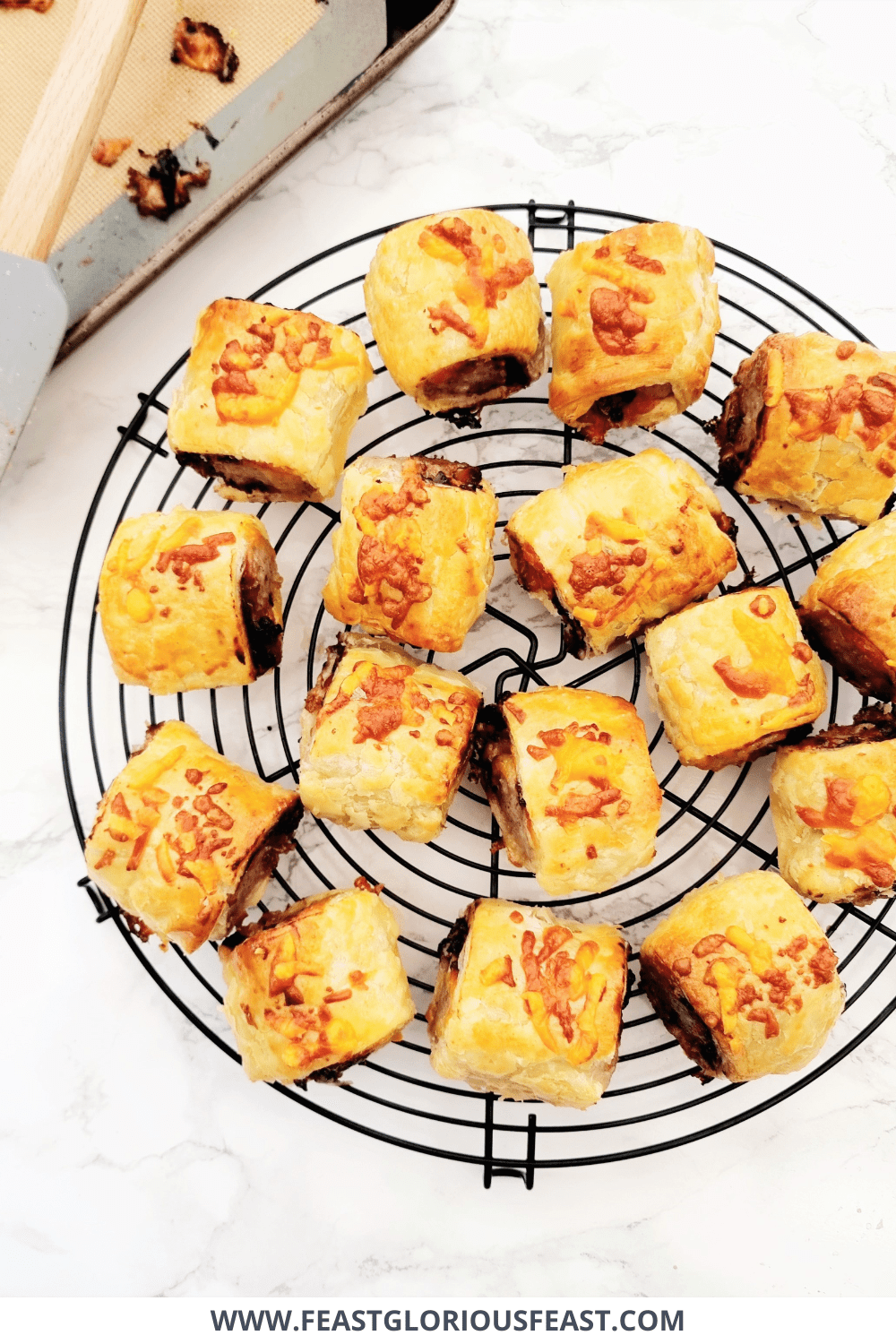 Chutney & Cheese Sausage Rolls with Puff Pastry – Feast Glorious Feast